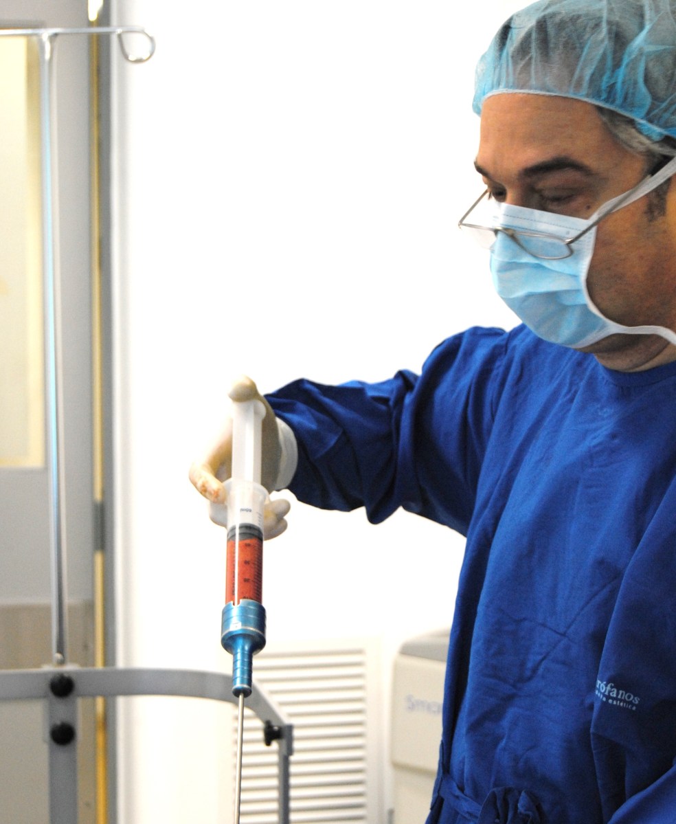 In the operating room with Dr. Luis Botero, plastic surgeon | Colombian ...